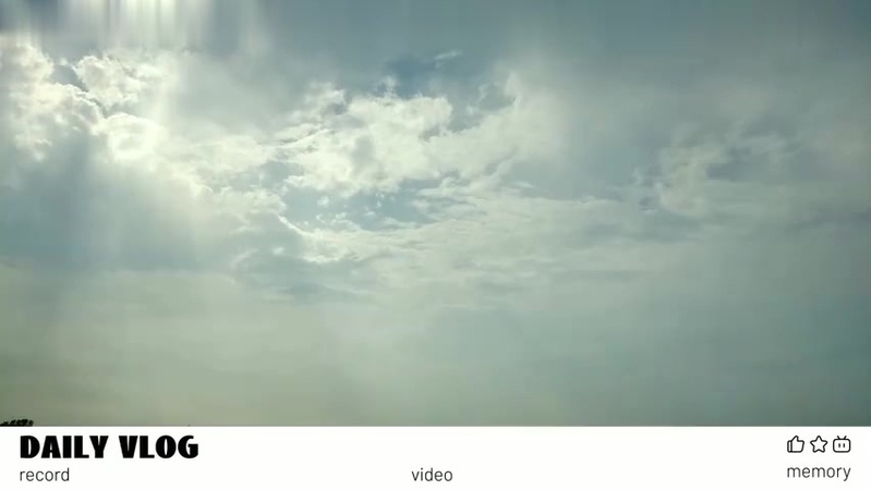 天空奇观:云朵如画,光影交错!