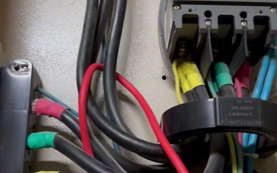 钳形表测量电流方法,就是有点废表!#钳形表#钳型表 每天分享电工小知识