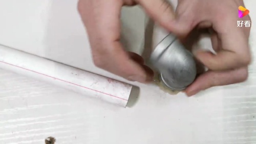 铁管弯头怎么接PPR管?没有螺纹拧不上怎么办?这个方法简单易学