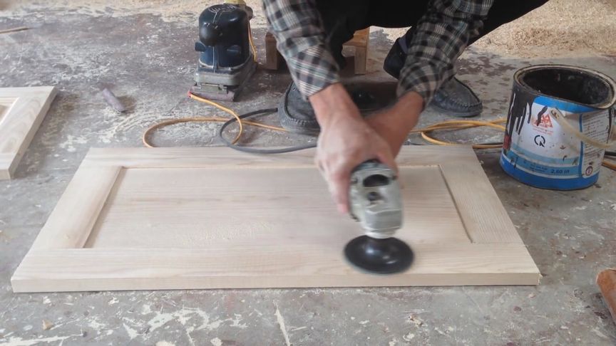 新房装修视频:木工师傅如何组装、安装橱柜木门?