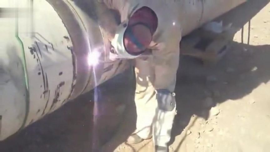 奇葩焊工这样焊接管道,成活是很漂亮就不知道探伤啥样