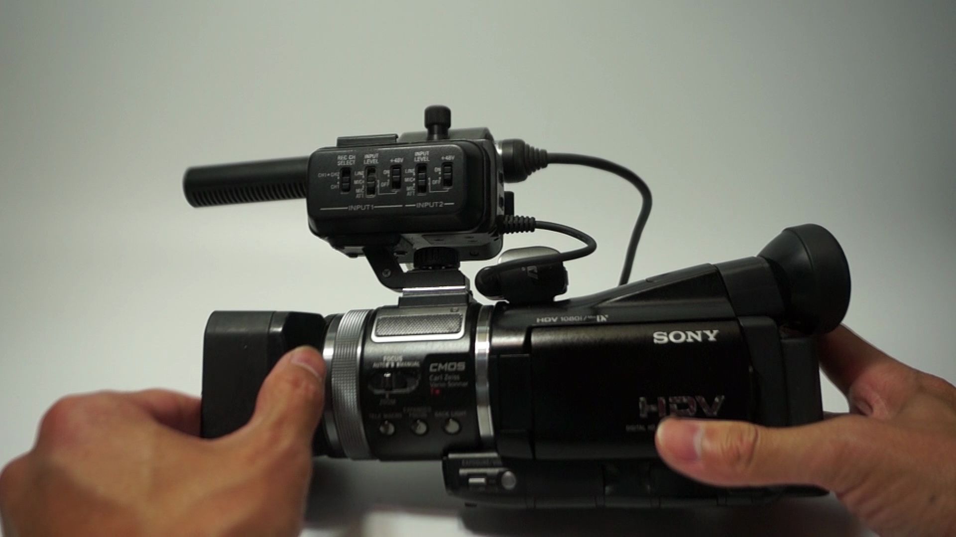 【开箱视频】2020年我又买了一台15年前的摄像机SONY HVR-A1C...