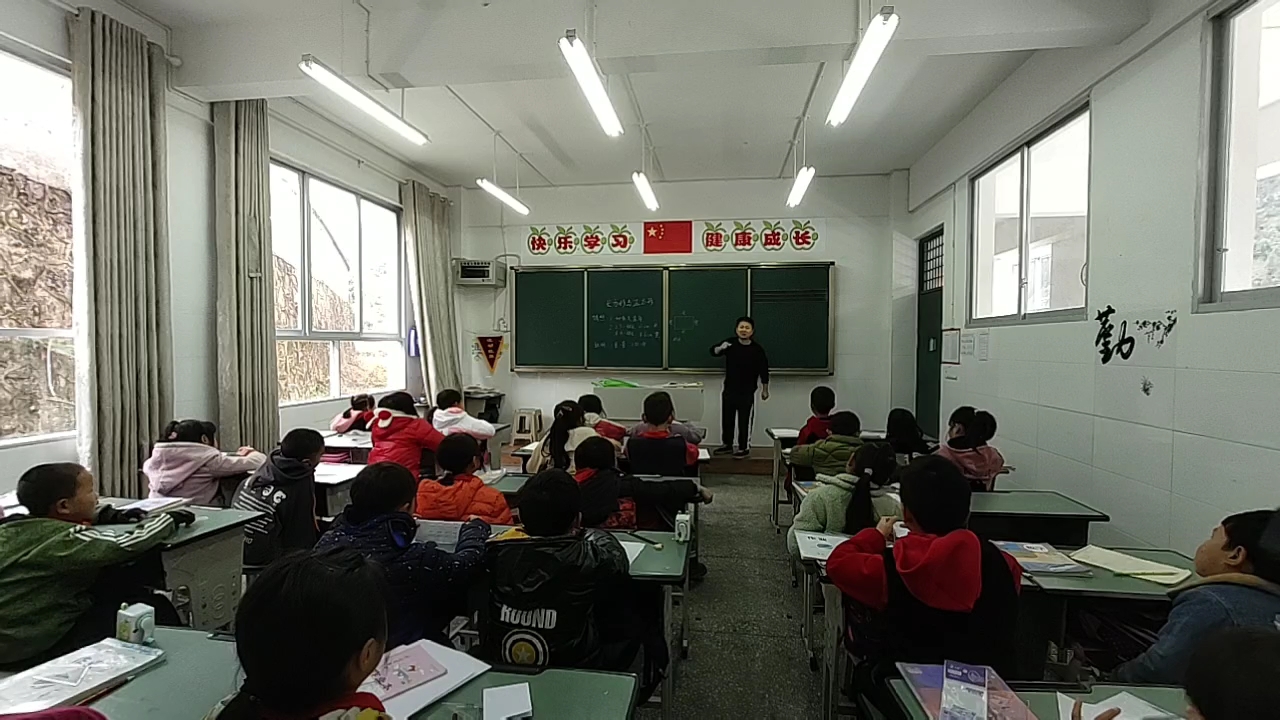 将课堂还给学生!课堂实录三年级上册数学《长方形和正方形》
