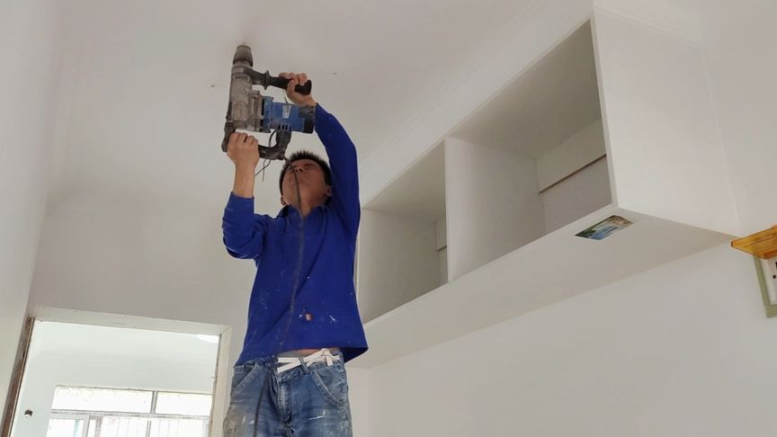 吸顶灯安装简单,水电工师傅装修工地现场来教你,你学会了吗