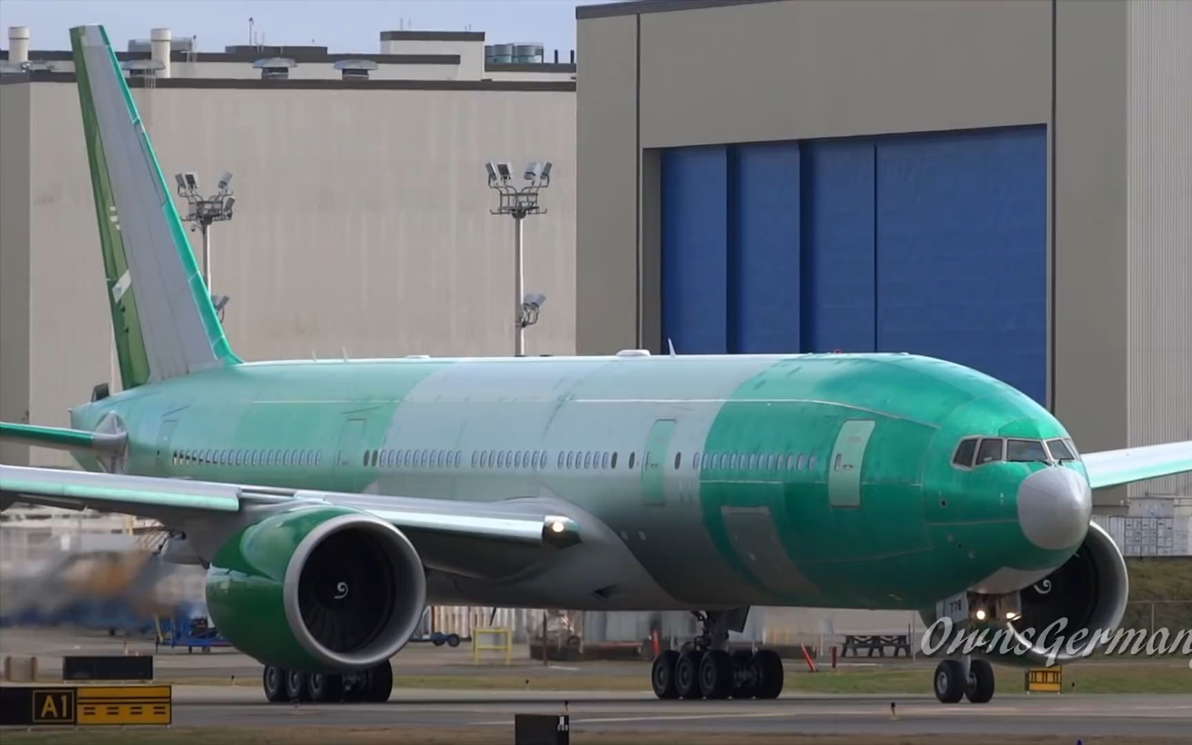 土库曼斯坦航空公司第二架波音777-200发动机启动试飞!