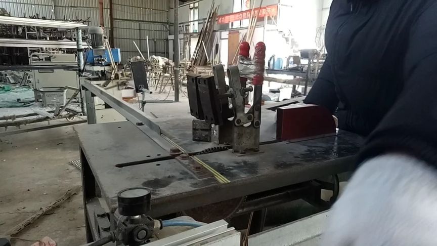 玻璃门格条制作过程