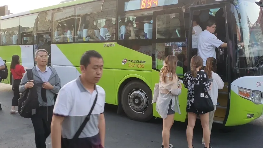 看着都累!视频真实记录拥挤的北京公交车,上班族身心疲惫回燕郊