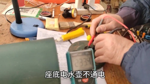 电水壶不通电,怎么维修?你看不换配件就能修好?