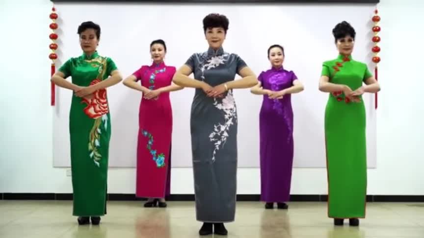简单旗袍走秀基础教学,手位身韵组合演示!