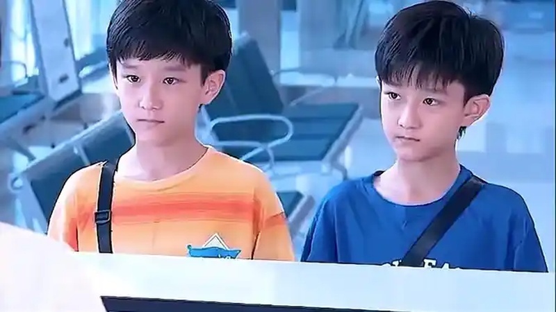 两个长得一模一样的萌宝,到医院检测DNA,结果出来俩人傻眼了!