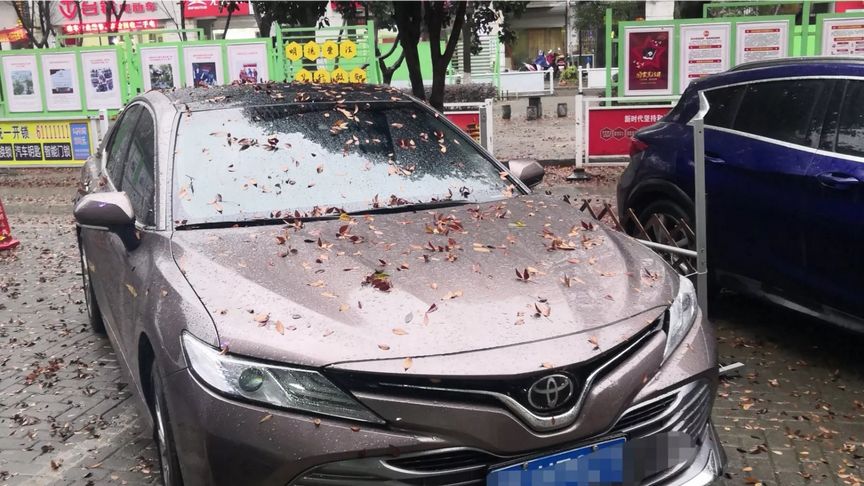 大家帮我看看 你们的凯美瑞雨刮器也是这样吗?