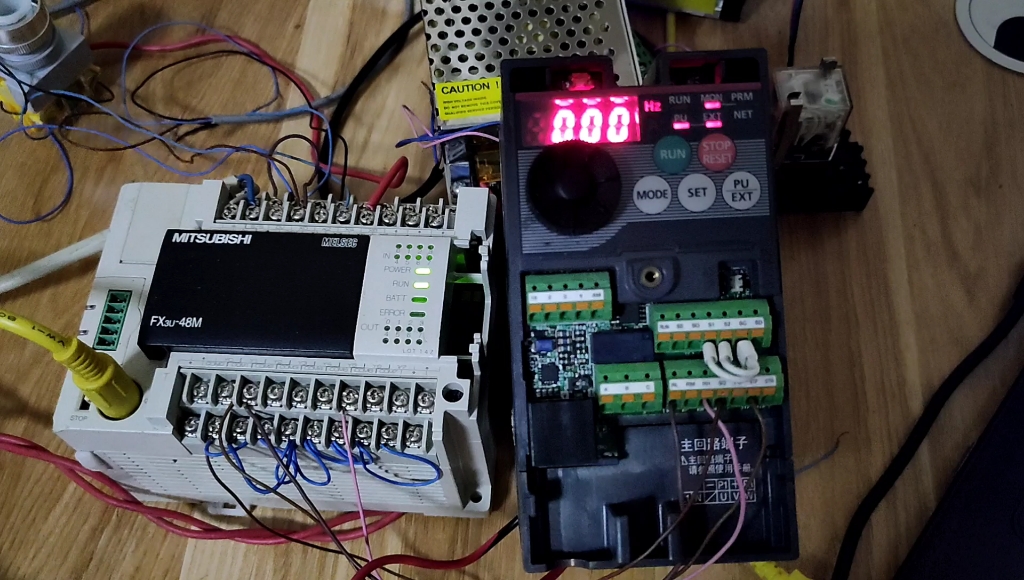 plc控制三菱变频器启停,外部控制方式,维修电工必备技能