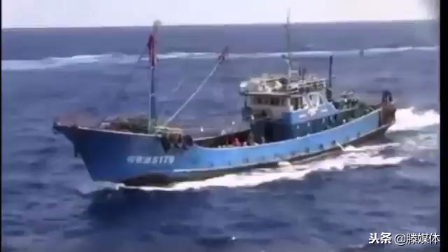 中国一点都不能少。福建渔船钓鱼岛撞击日本军舰!
