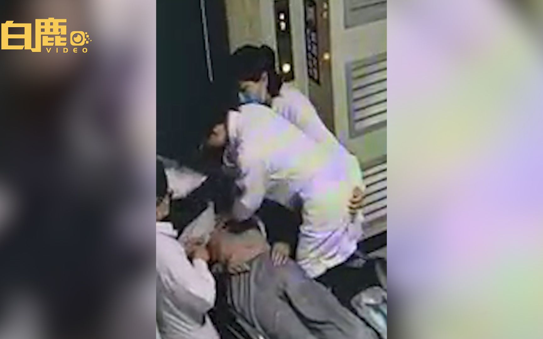 生死时速!护士跪担架抢救87岁心脏骤停老人