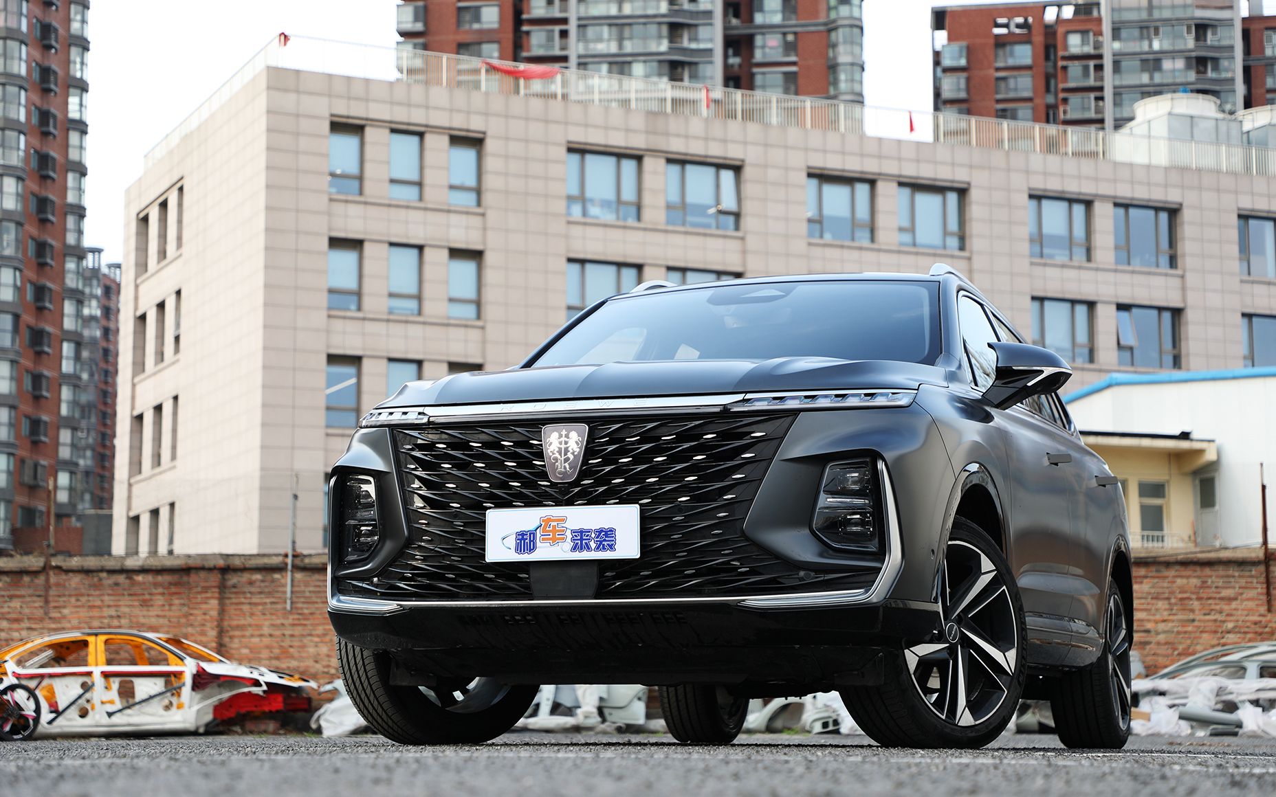 国产高颜值紧凑级SUV,新车售价不到13万起,聊聊全新荣威RX5 MAX