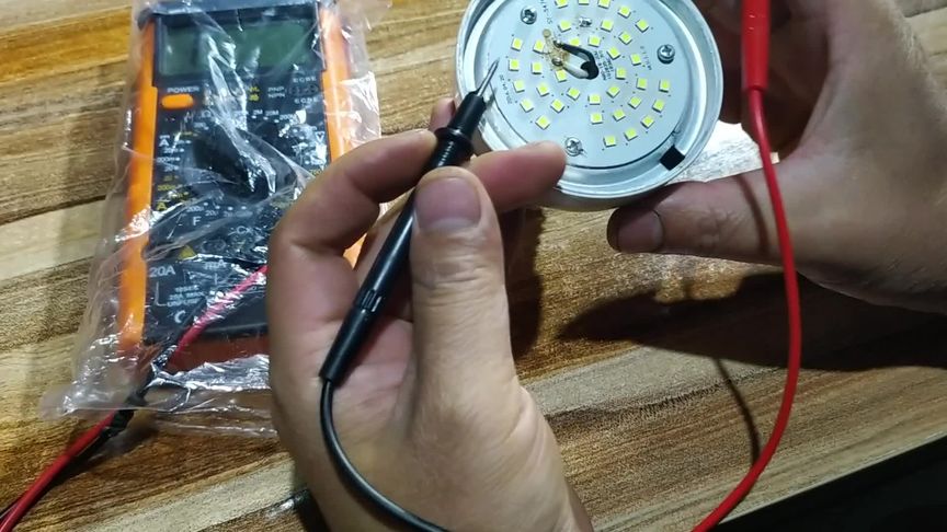 LED灯泡坏了,千万不要短接,没有灯珠?这方法灯泡能再用两年?