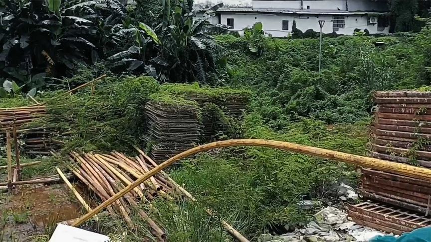 弯曲钢管行不行?那我来告诉你,再严重弯曲的钢管都行!