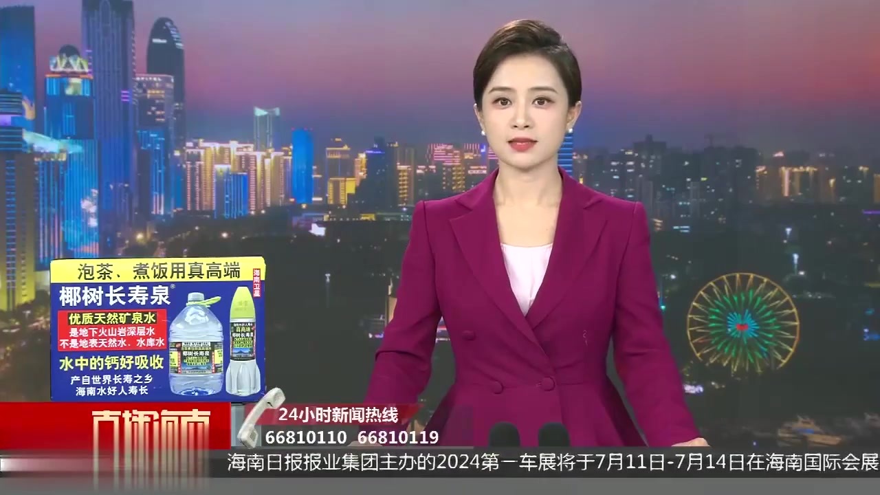 车停路边车顶被大石头砸穿公共视频记录可疑男子出入