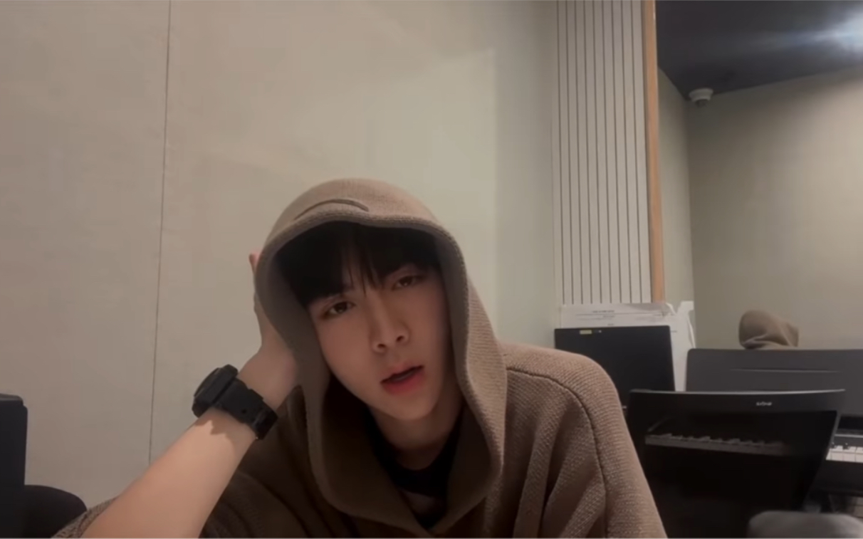 【Trainee A/中字】被大黑逼疯的赵旴灿(vlog)