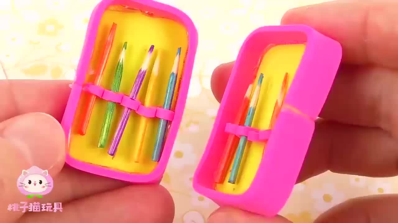 小配件:台式电脑、书包、水彩笔和文具袋等