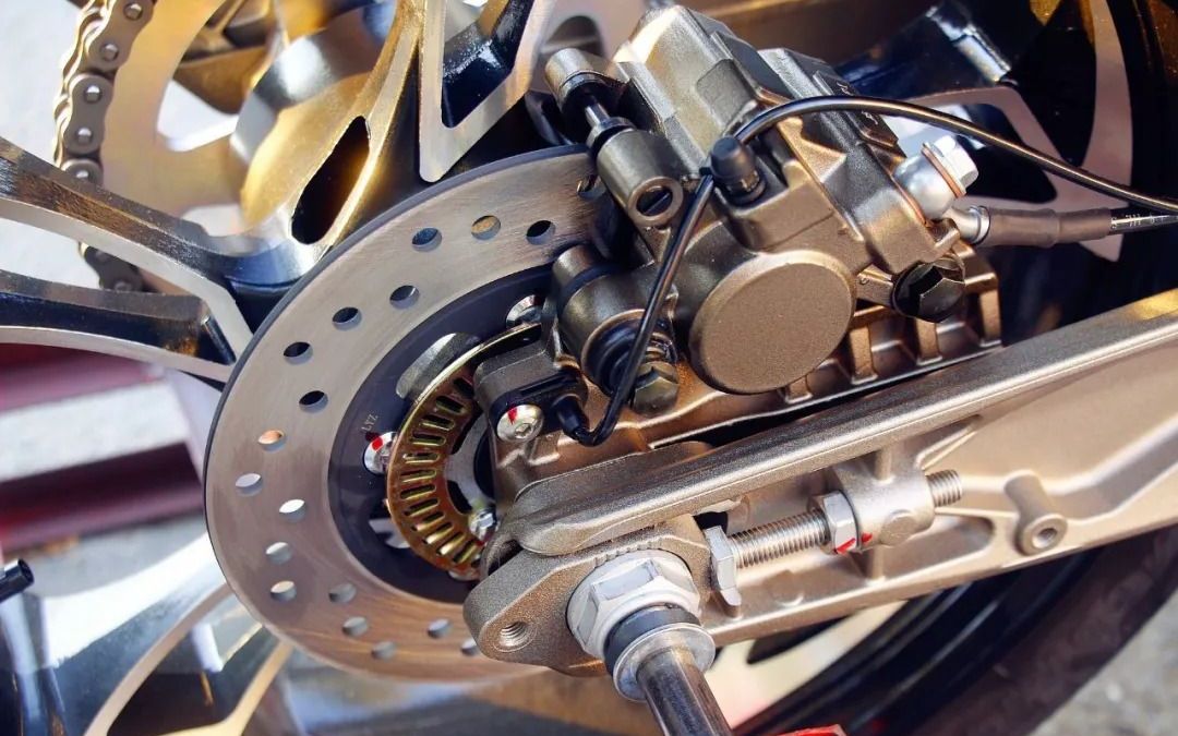 ABS刹车系统来的早是怎么回事?