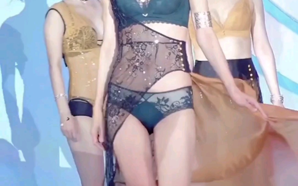 内衣模特T台走秀精彩视频