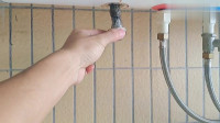 教你两分钟更换热水器镁棒,干净如新,让你的热水器延长寿命