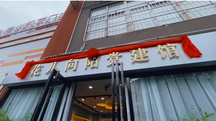 洛阳市实验小学花儿美术馆——“童心向党”主题绘画展开展