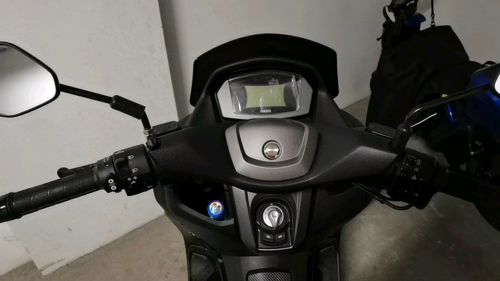 雅马哈NMAX155 20款大贸版改MENU键和超车灯的最终效果