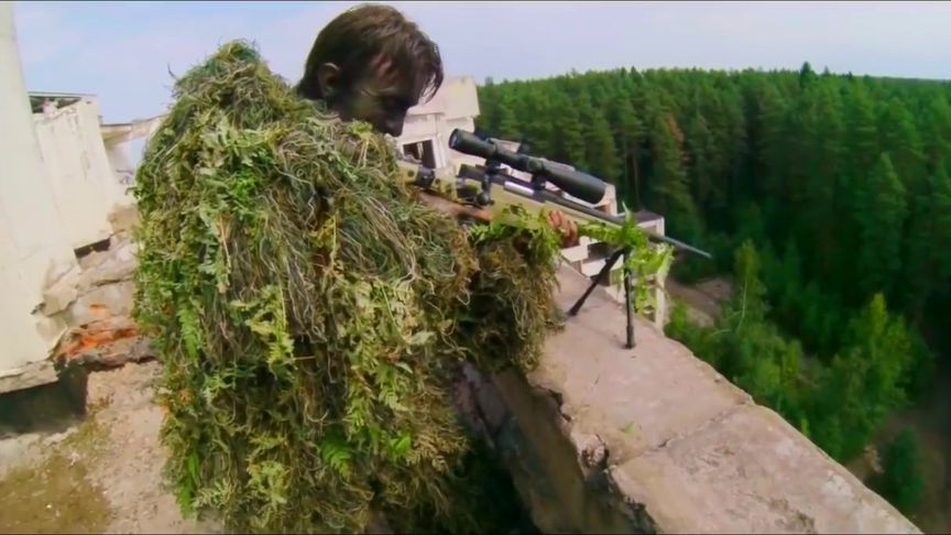 第一人称视角,真人版CS扮演枪战系列!我在里面看到了吉利服!