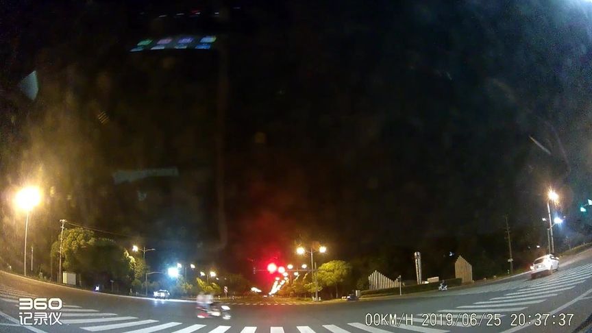 360行车记录仪G300,在夜间高速行驶的画面,这289的性价比怎么样