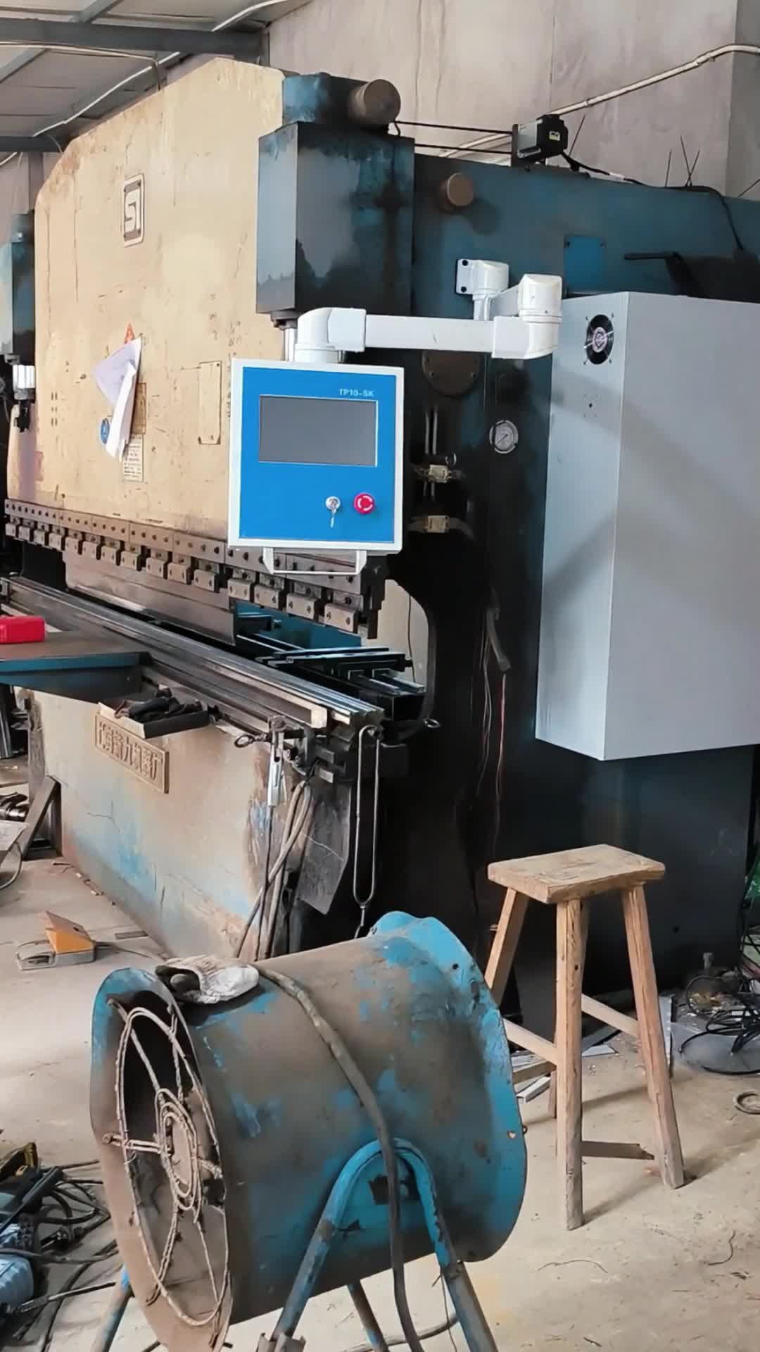 ...把后档换成滚珠丝杆模组精度有保障,再加上R轴升降配件防止撞刀,...