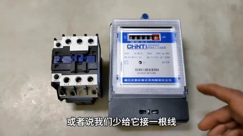 电工师傅亲测!电表旁放这2样东西,轻松让电表变慢省电费