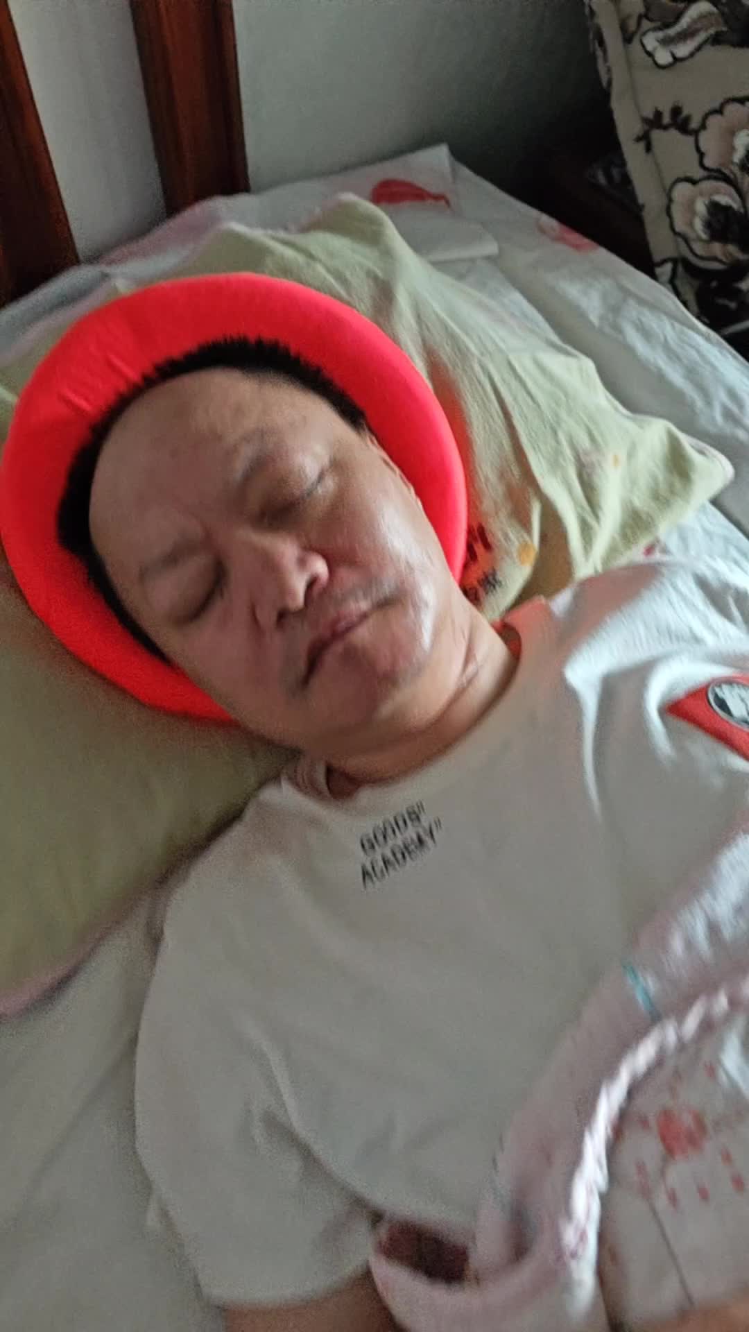 ...饭来张口的生活,不用工作,不用担心家里有钱没钱,啥命呢! #多重残疾人