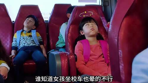 女孩因为晕车,意外被老师发现天赋