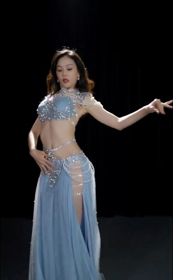#高清美女# #肚皮舞# #东方舞# #比基尼#