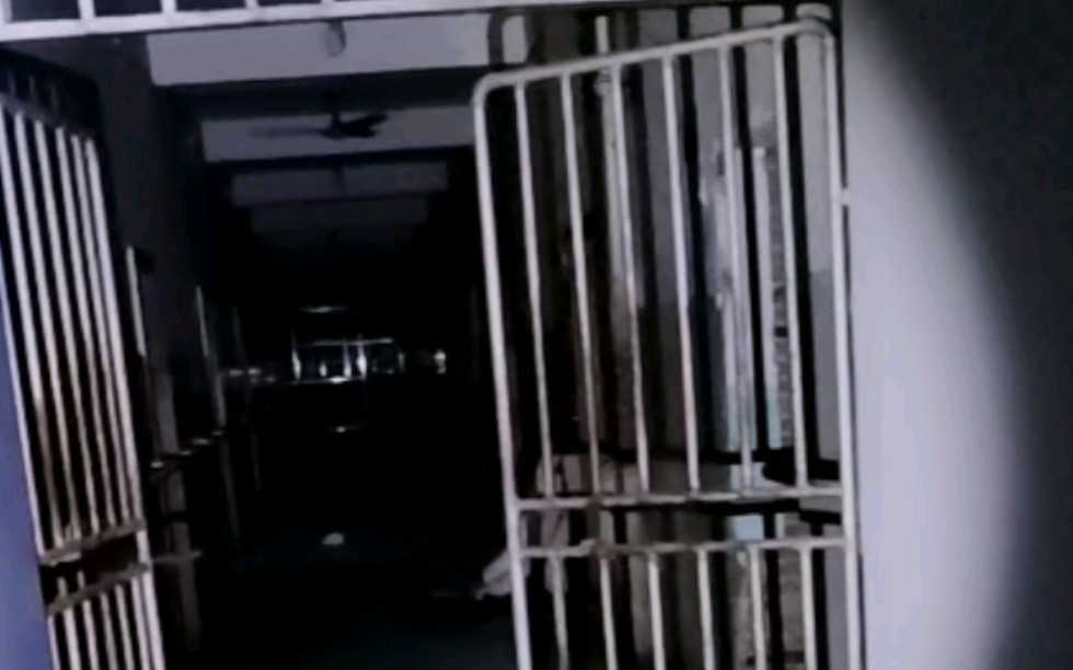 11.25户外探险小亮微电影精神病院2