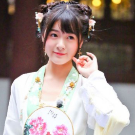 花下赏汉服 