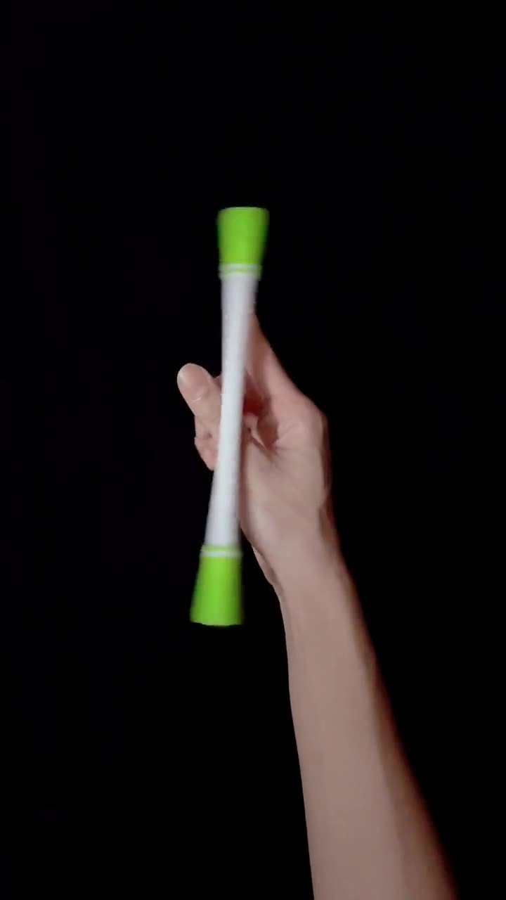 .简单转笔教程,动动手指就能.