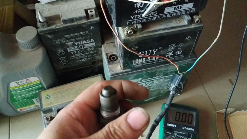 今天带大家看看,如何检测氧传感器的好坏,最简单最直接的方法