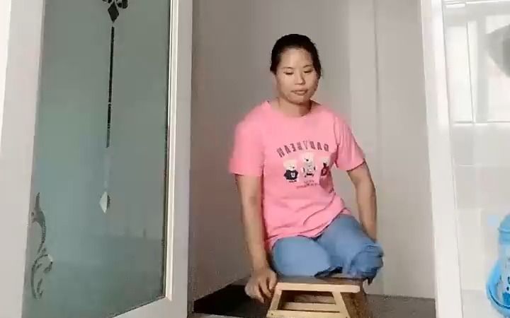 双腿截肢 无腿残疾女孩的生活