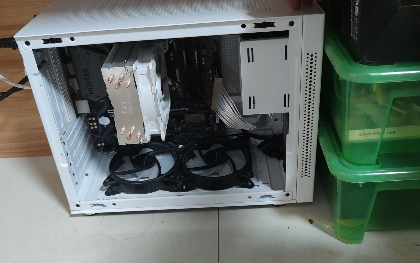 先马趣造,MATX主板,SFX电源,4风扇。