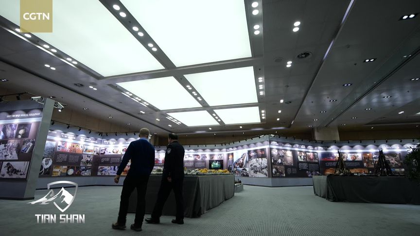 新疆重点暴恐案例展首次对媒体开放拍摄