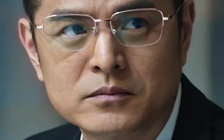 “这段诠释了饱了的惜命,饿了的玩命!”