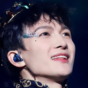 飞雪深深深几许 