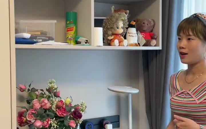 书桌悬空与衣柜一体穿插设计吊柜做薄不压抑