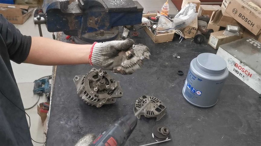 汽车发电机更换轴承碳刷
