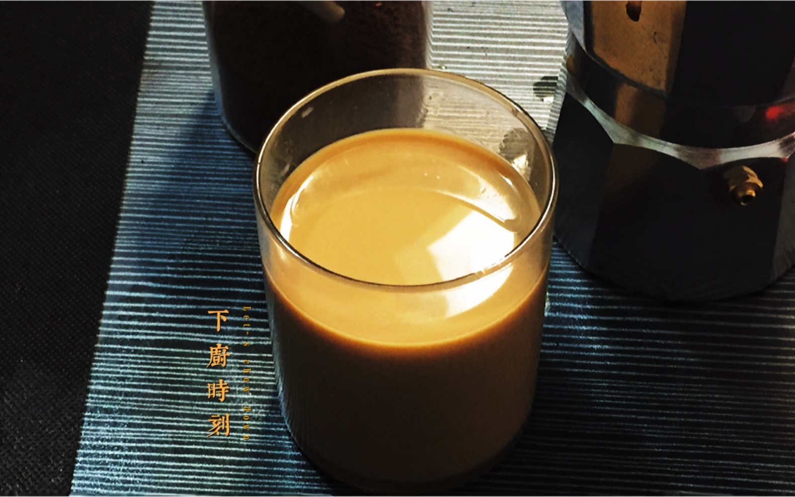 2分钟就能煮出一杯牛奶咖啡!香浓好喝,超简单摩卡壶分享