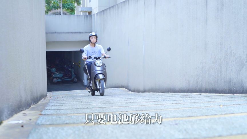 看着像电动摩托车,其实是新国标电动自行车,绿源ZAF3,TA来了!