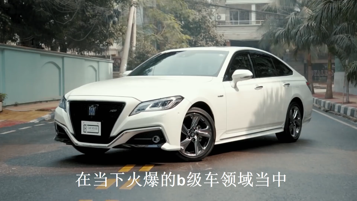 2022款丰田皇冠“火”了!新车搭2.0T+底盘升降,17万还买啥迈腾